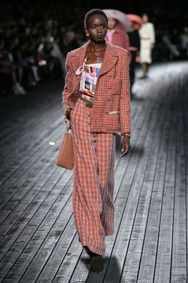 The World’s Most Prestigious Fashion Shows: A Guide to Iconic Fashion ...